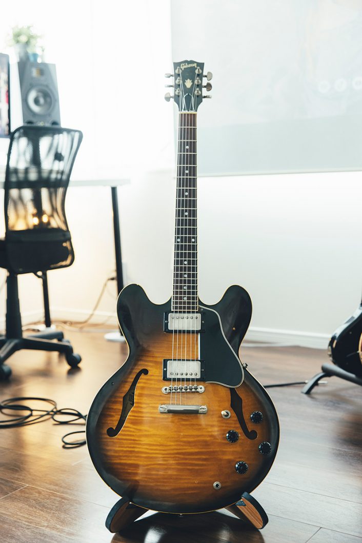 【Jeepオーナーインタビュー】目指すのは“ギターヒーロー”。ギタリスト・AssHが憧れ続けたJeepラングラーを手にした今と、ギターの存在を ...