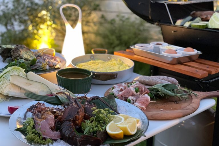 【Jeep×プライベートヴィラ】開放的なドライブと上質な宿泊体験──グランドチェロキーで行く『三浦ビーチエンドヴィラ・ブル』 | RealStyle by Jeep®（リアル・スタイル by ジープ）